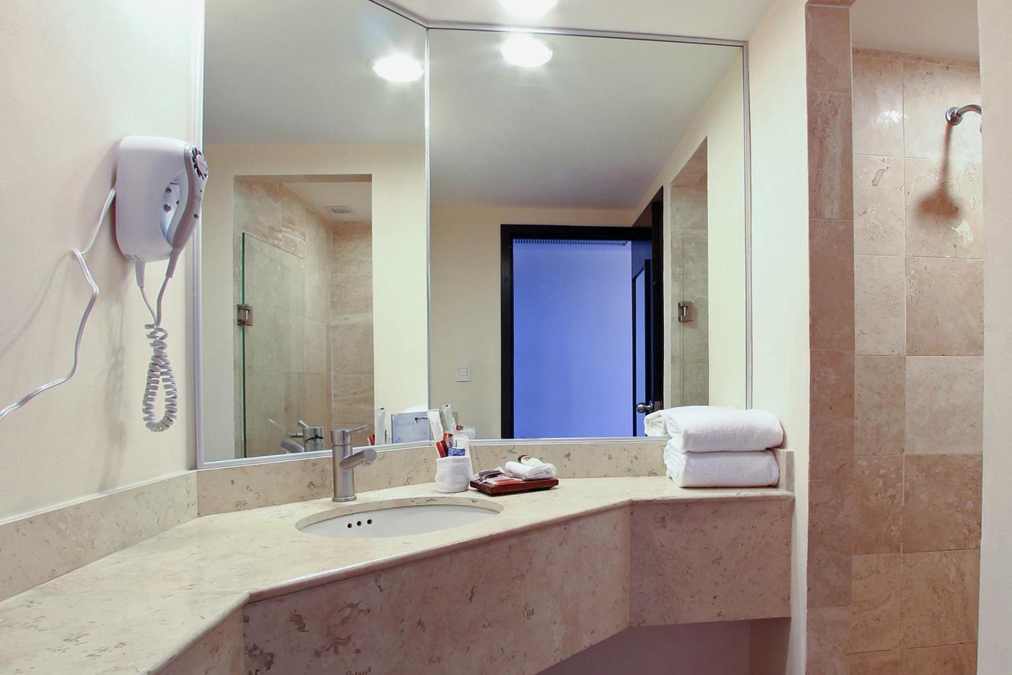 Fiesta Inn Express Durango: 4 star Hotel with a Minimum Price 1545MXN ...